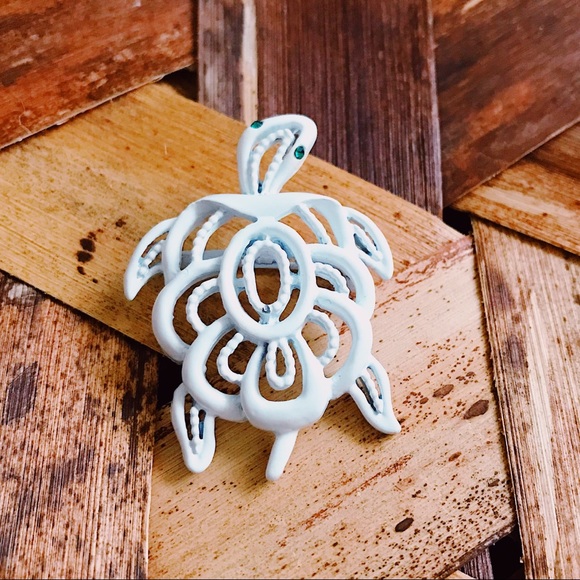 Vintage | Jewelry | Vintage White Sea Turtle Brooch | Poshmark